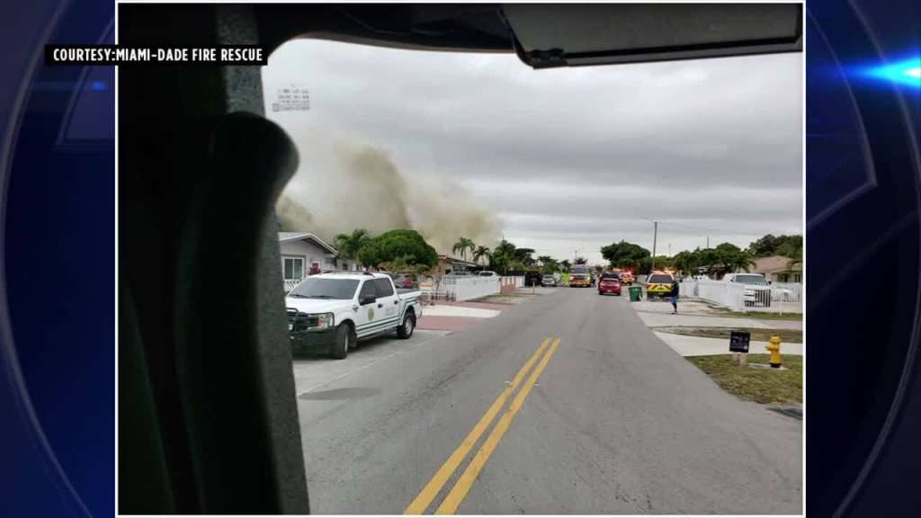 Firefighters Extinguish Blaze In Nw Miami Dade Home Wsvn 7news