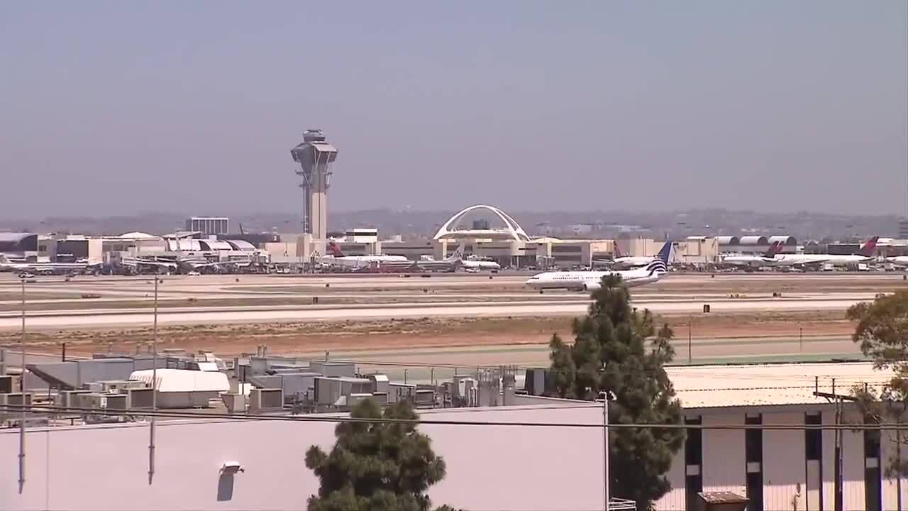 FAA head defends safety of US air travel after close calls - WSVN 7News ...