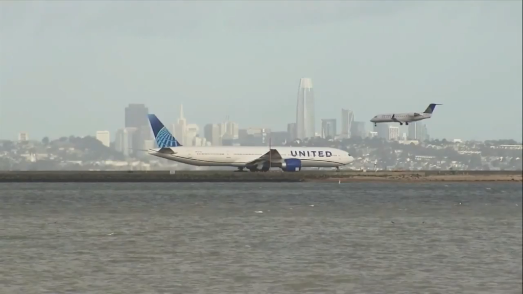 Feds probe United plane’s December dip near ocean off Hawaii – WSVN ...