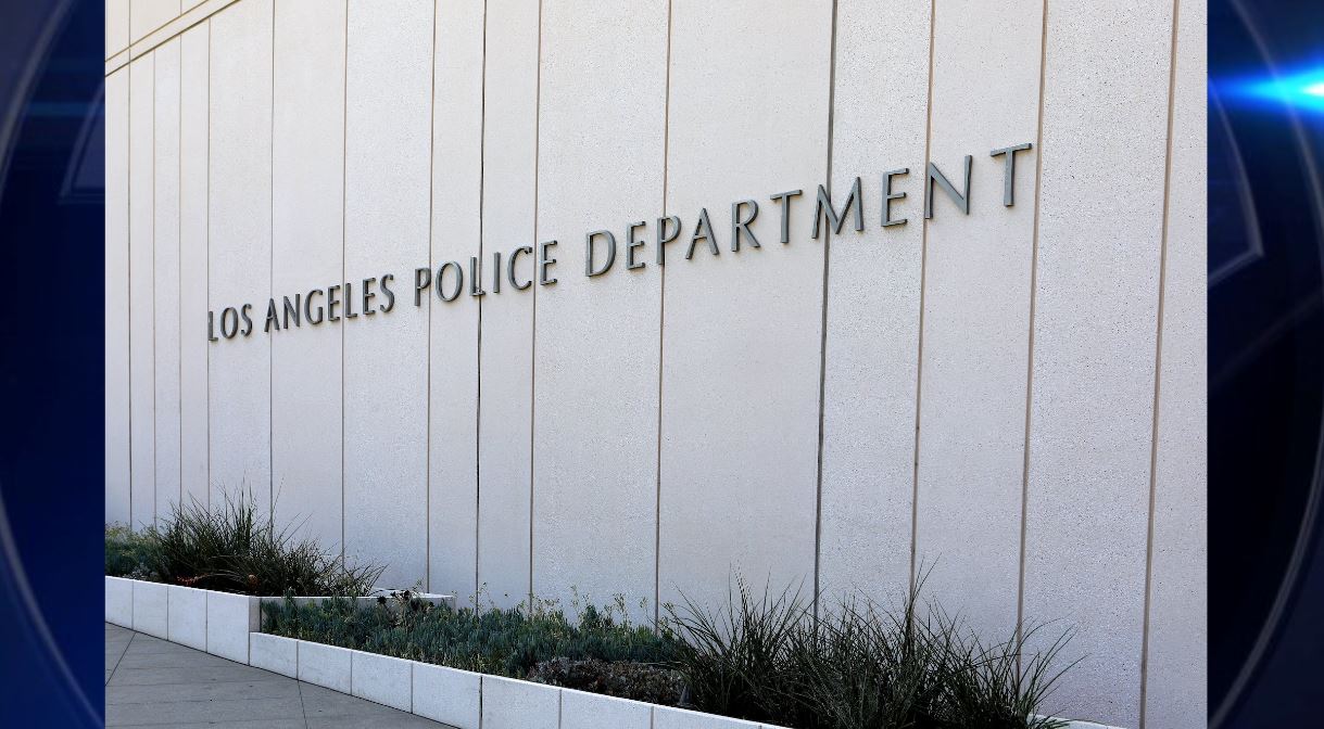 Man charged with 2 hate crimes after allegedly shooting 2 Jewish men in ...