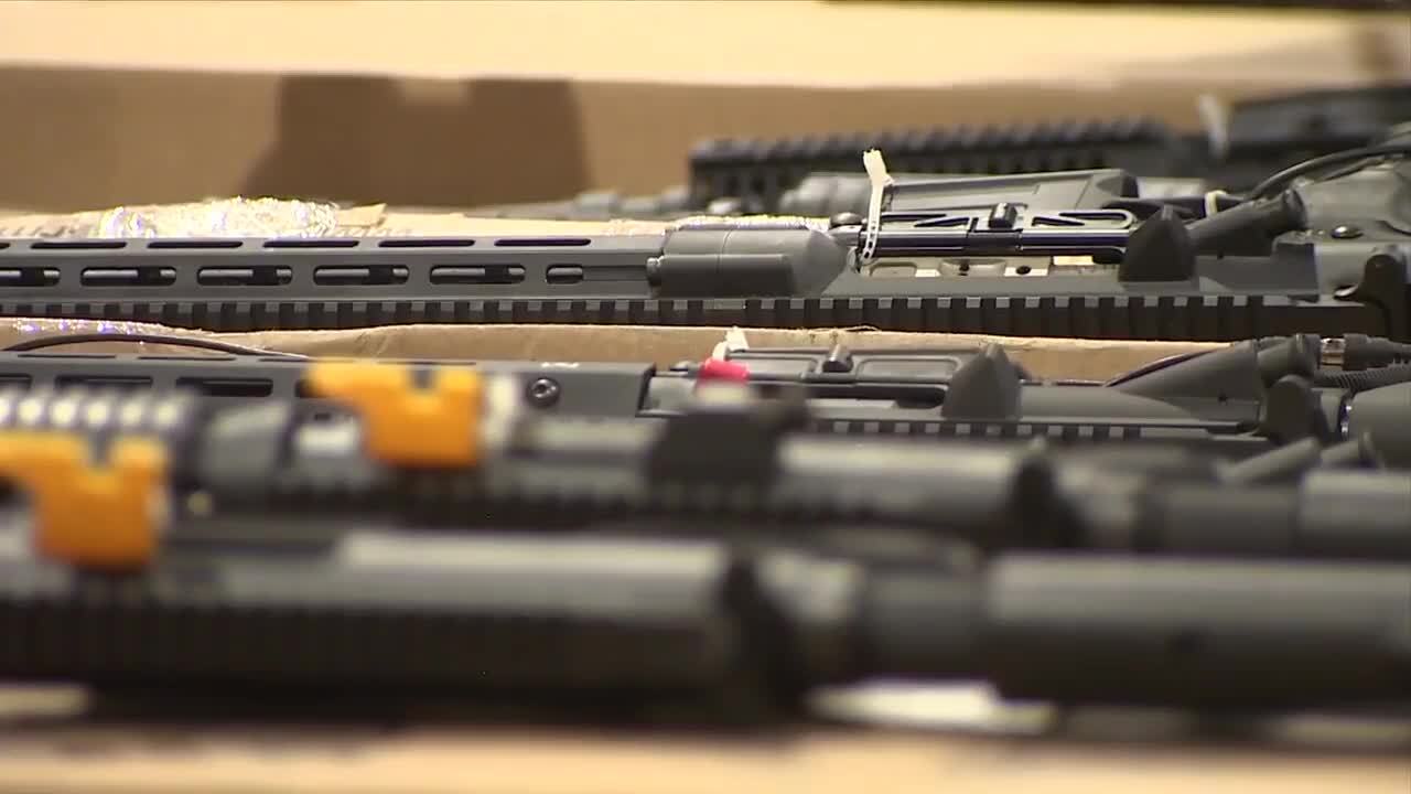 FBI says man had guns, ammo, fake marshal ID in baggage - WSVN 7News ...