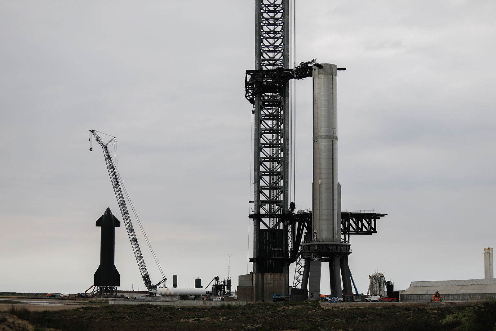 SpaceX’s interplanetary rocket fires up engines in unprecedented test ...