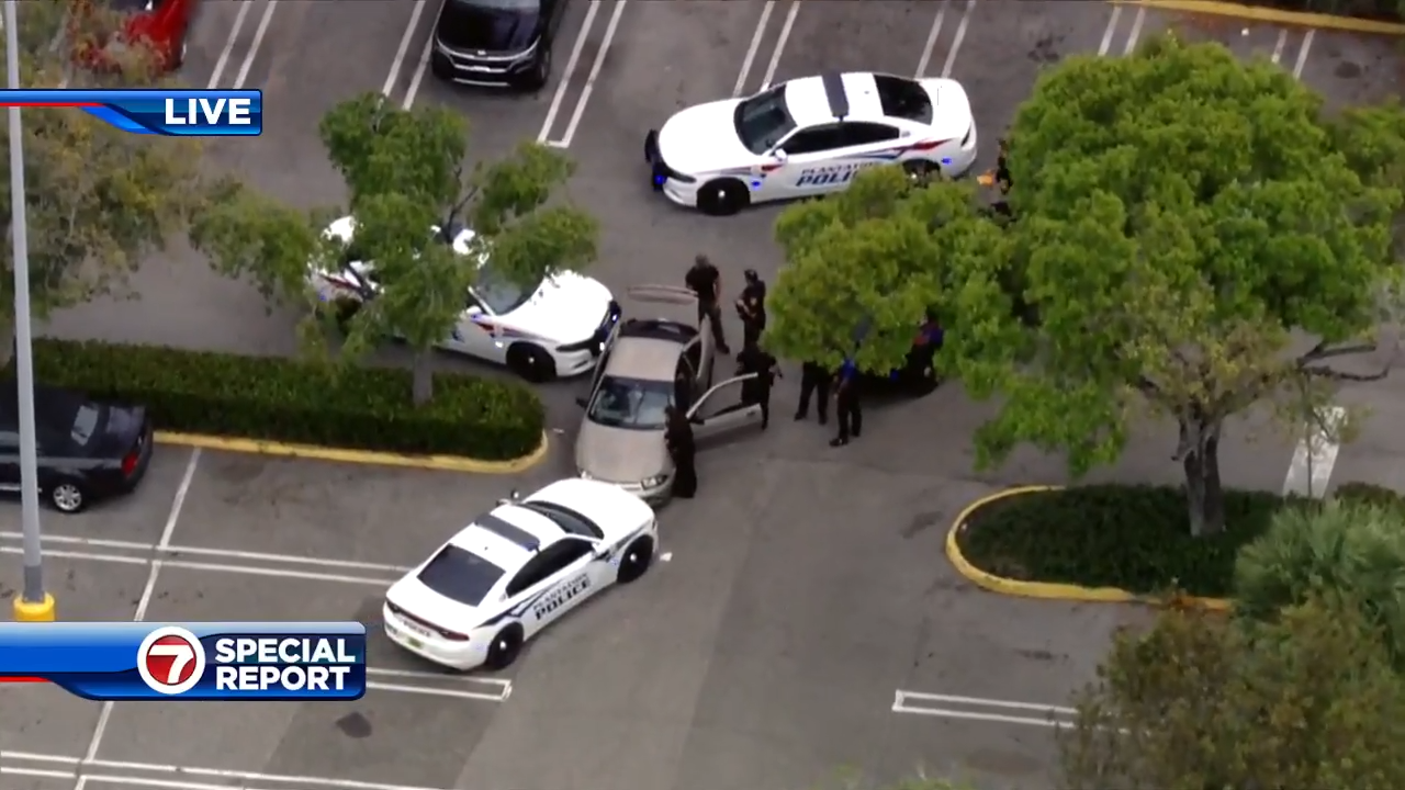Police Place 2 Subjects In Custody After Pursuit Ends In Davie Wsvn