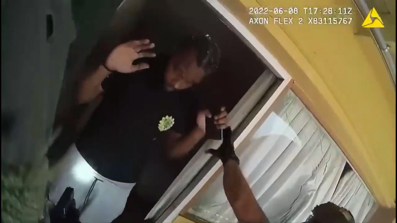 Police bodycam video shows tense arrest of suspected killer - WSVN ... Police bodycam video shows tense arrest of suspected killer - WSVN ...