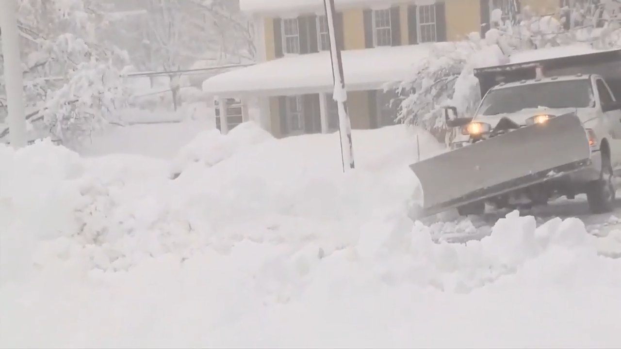 First nor’easter of the season dumps heavy snow and cuts off power to hundreds of thousands ...