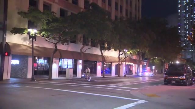 Historic building in downtown Miami evacuated after being deemed unsafe ...