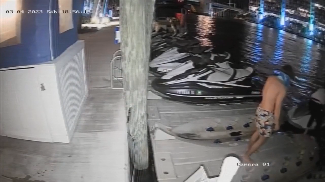 Surveillance video captures 3 suspects arriving with stolen jet skis ...