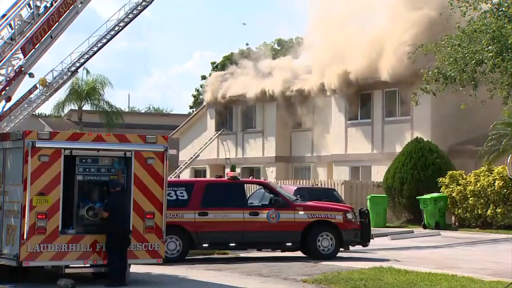 Fire at Sunrise townhouse complex affects 8 homes, deemed unsafe – WSVN ...