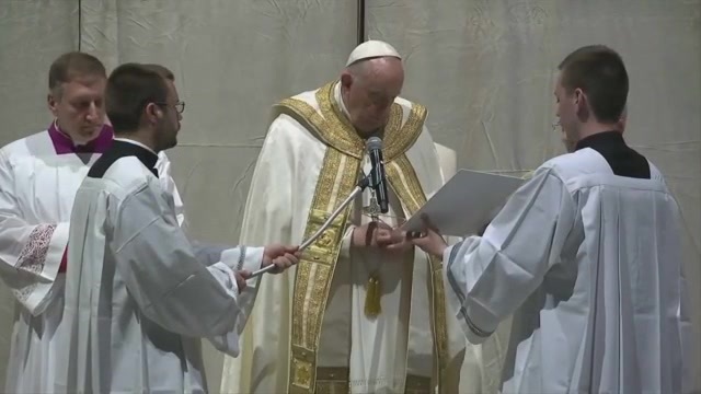 Pope Francis returns to public eye for Easter vigil Mass - WSVN 7News ... Pope Francis returns to public eye for Easter vigil Mass - WSVN 7News ...