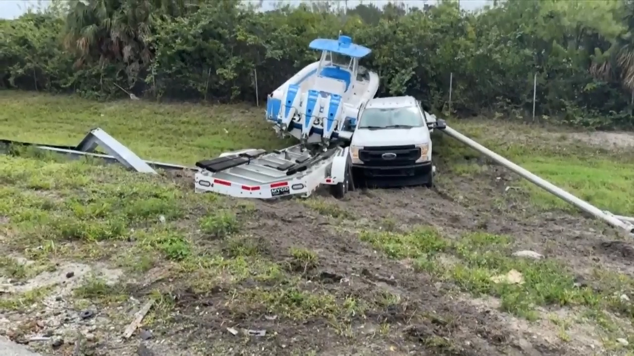 Car crash sends boat on trailer off the road in Fort Lauderdale - WSVN ...