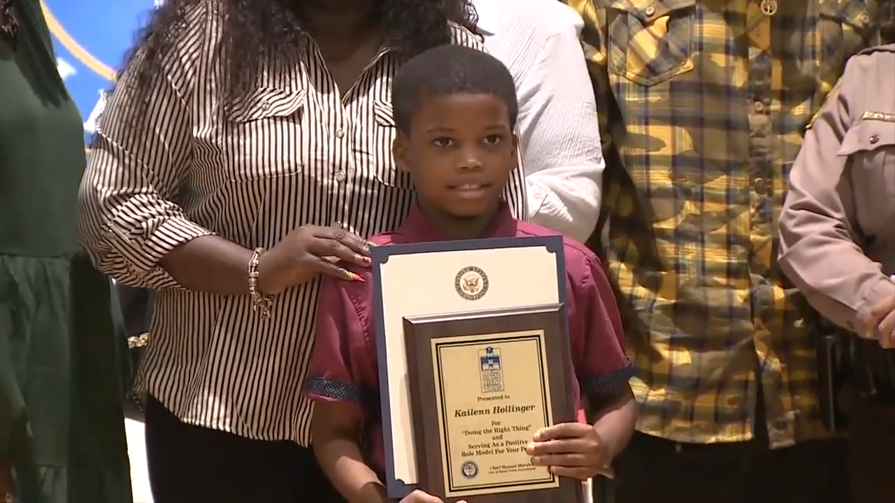 Miami Police recognize student who ‘Did the Right Thing’ when he saw ...