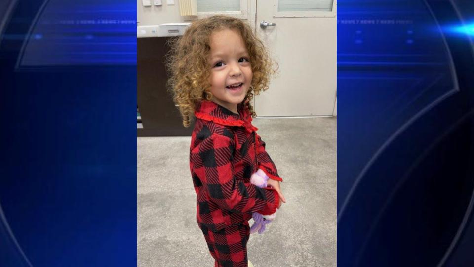 Police find parents of 2-year-old found wandering alone in Miramar’s ...