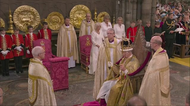 King Charles III crowned with regal pomp, cheers and shrugs - WSVN ...