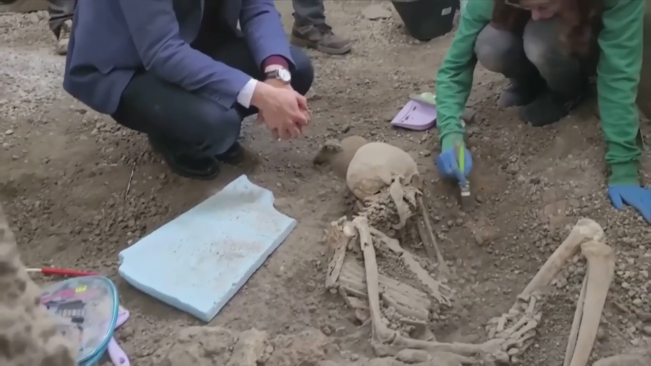 Archaeologists uncover two new Pompeii victims killed by earthquake ...