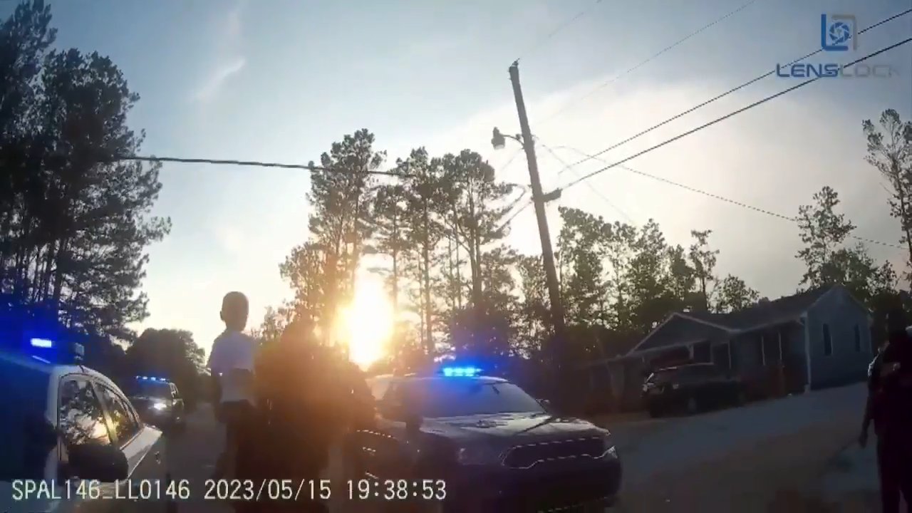 Bodycam video shows Georgia deputies arresting 3 armed robbers as boy ...