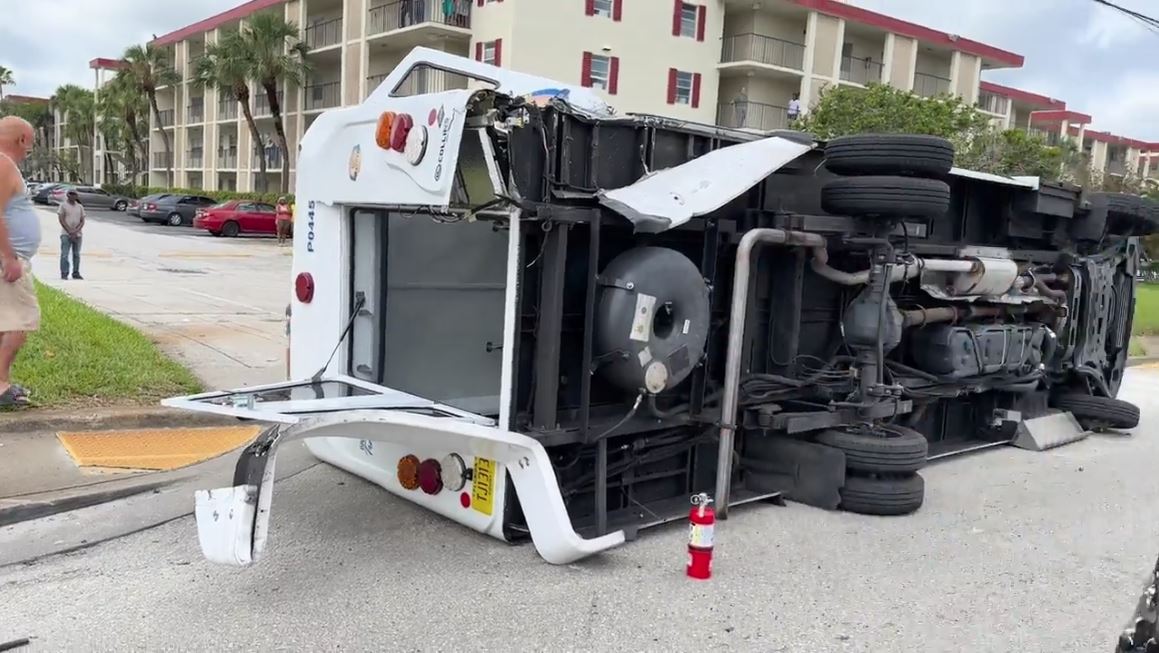 3 adults, 2 children injured in rollover crash in Lauderdale Lakes - WSVN 7News | Miami News ...