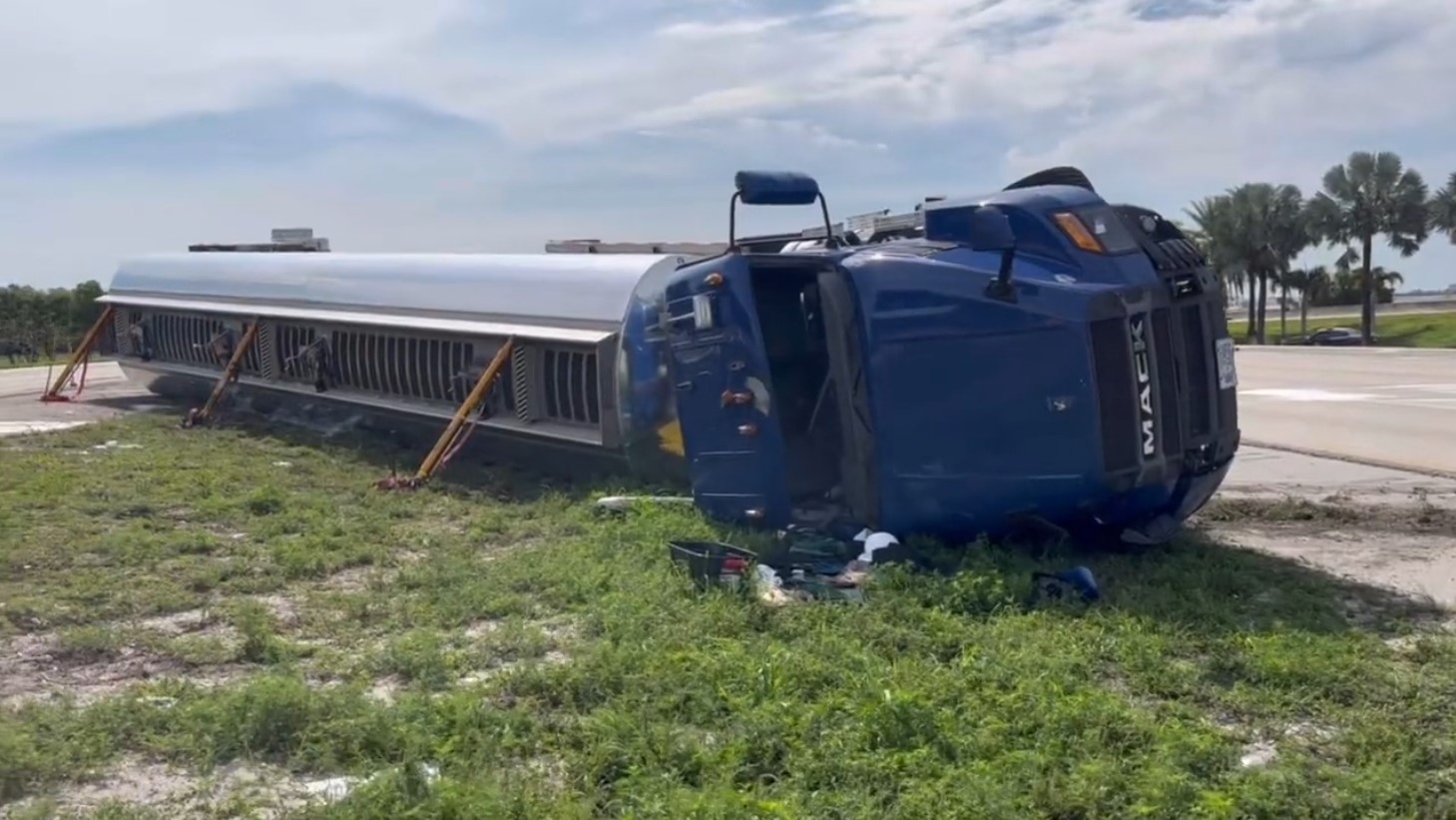 I-595 reopened after overturned fuel tanker causes road closures in ...