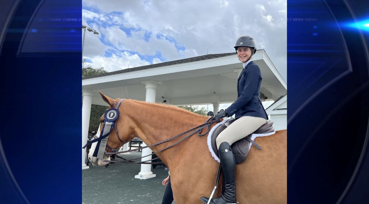 Teen dies after horse falls on her head during equestrian competition ...