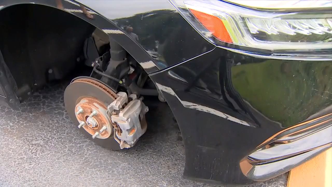 Davie Police Searching For 2 Suspects Caught On Surveillance Video Stealing Car Tires At Parking