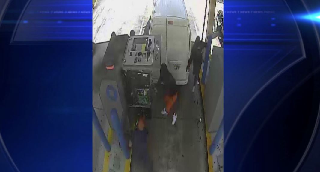 FBI search for 2 men accused of stealing from ATM in Miami Gardens - WSVN 7News | Miami News ...