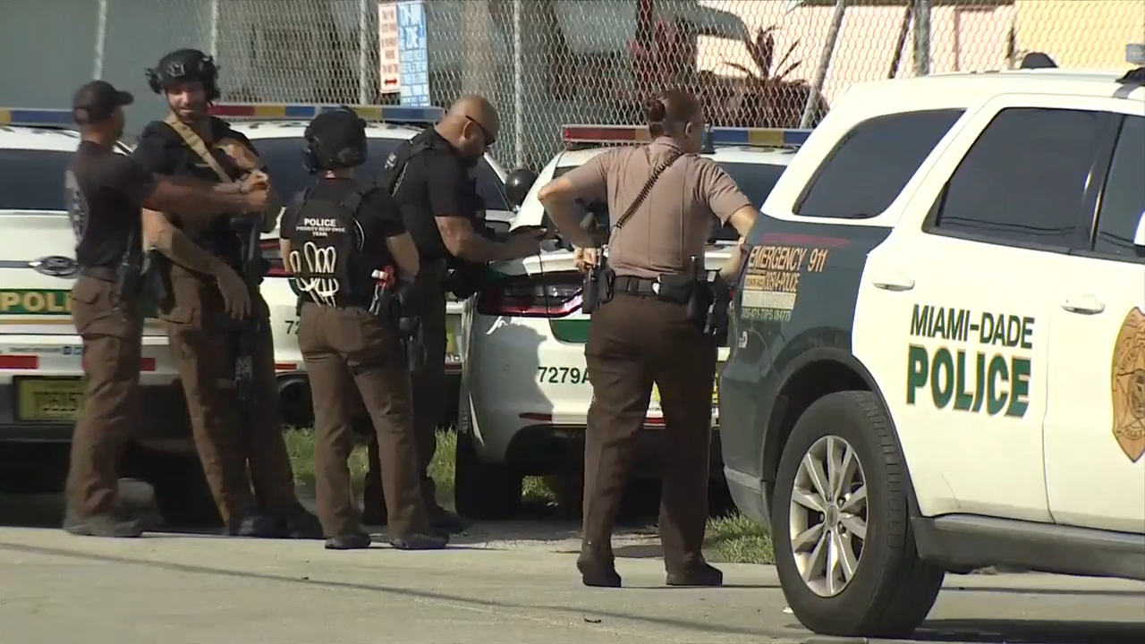 Police Search For Robbery Suspect In Nw Miami Dade Wsvn 7news Miami