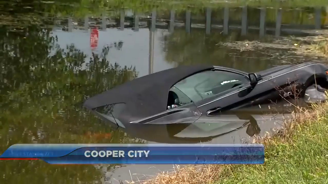 Cooper City man safe after crashing car into canal - WSVN 7News | Miami ...