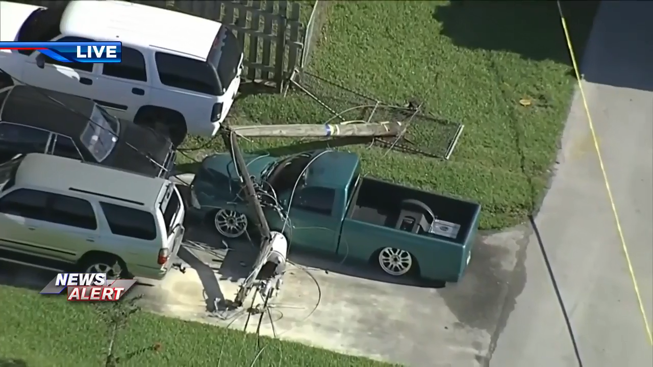 Power pole collapses damaging multiple vehicles in Miramar - WSVN 7News ...