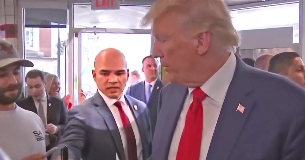 Judge declines to throw out charges against Trump valet in classified ...