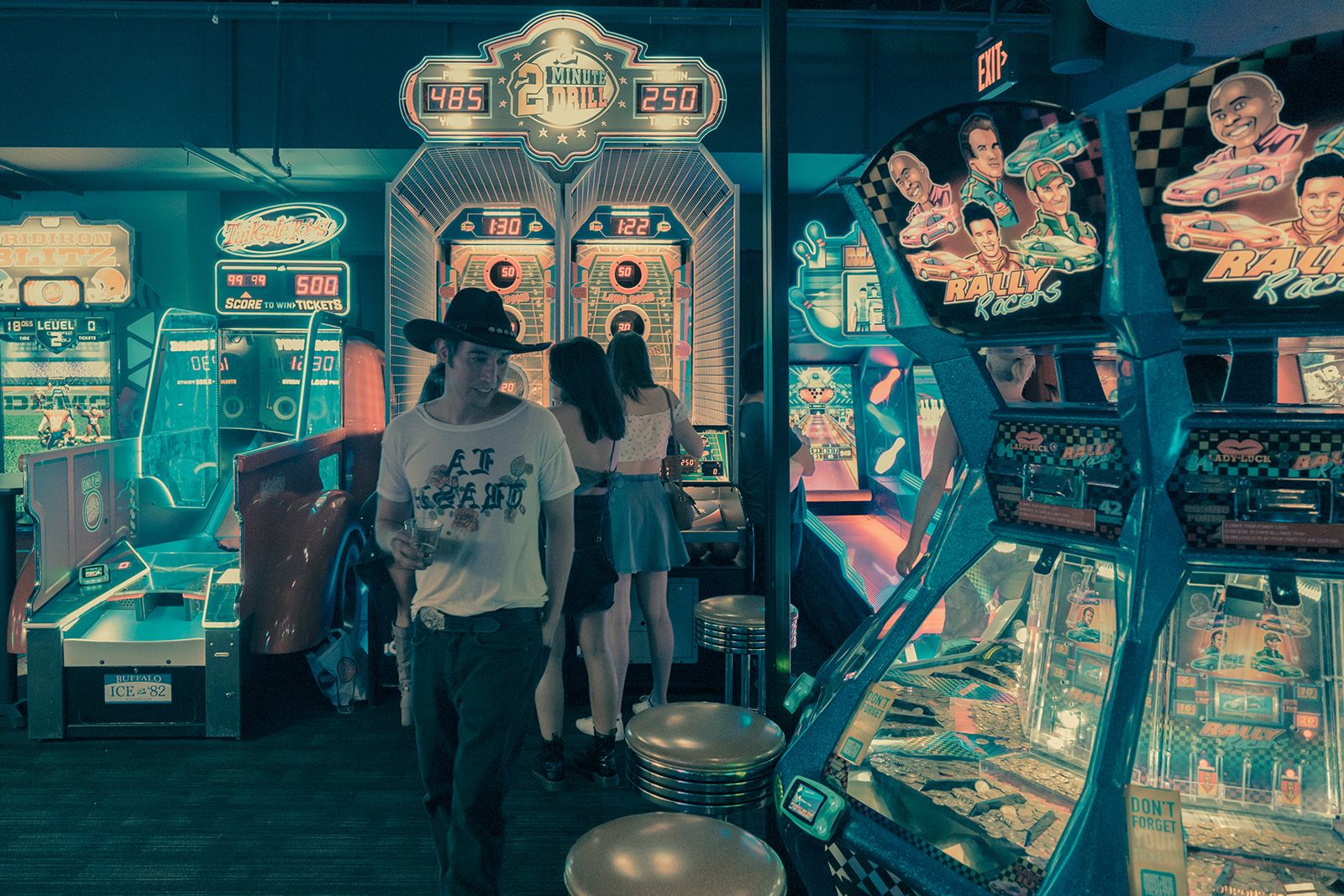 Nostalgic photos evoke the ‘golden age’ of American arcades - WSVN ...