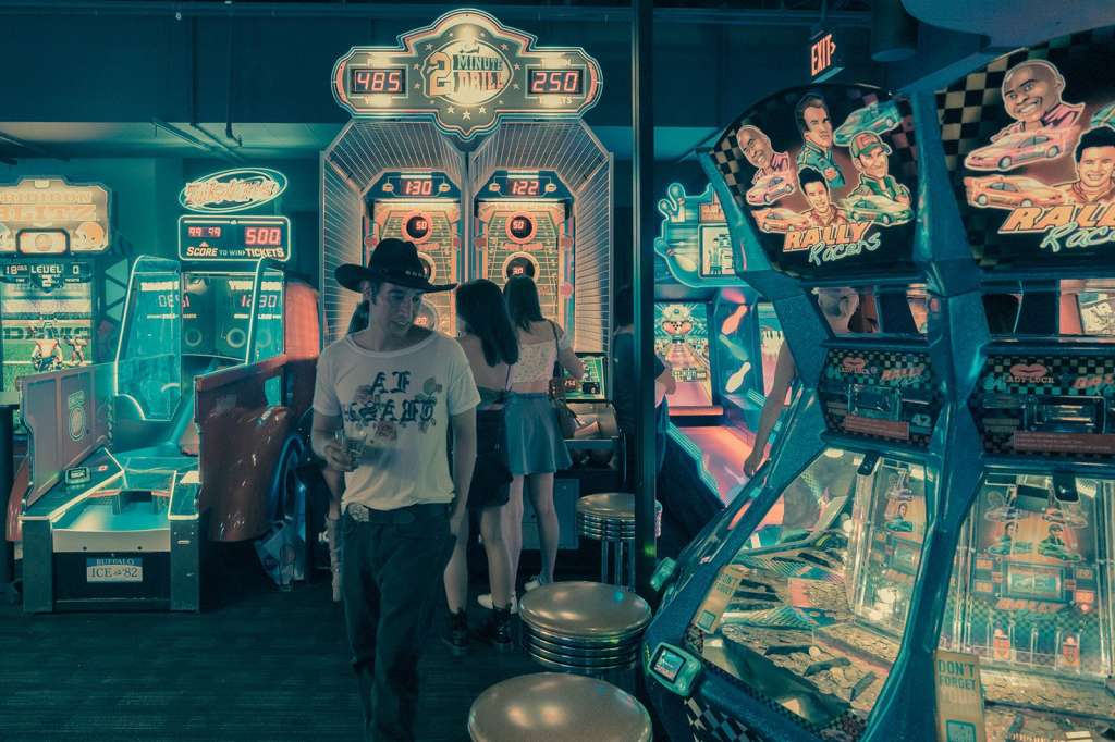 Nostalgic photos evoke the ‘golden age’ of American arcades - WSVN ...