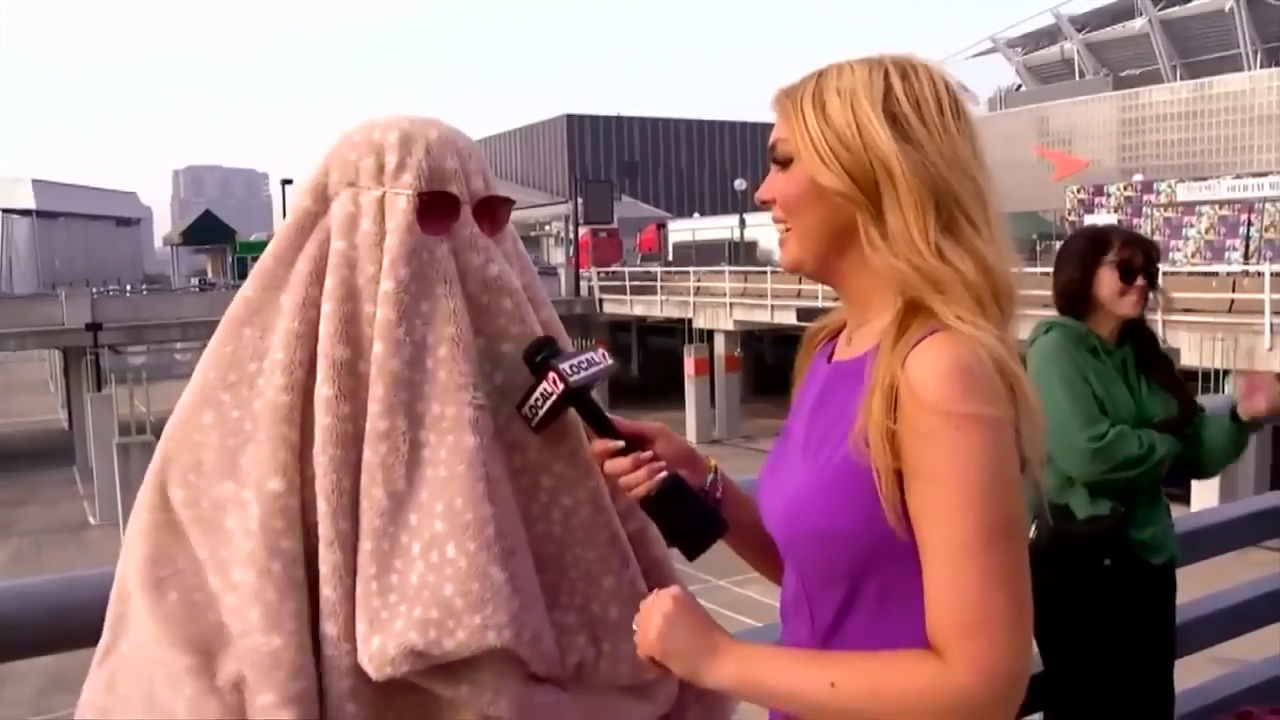 Taylor Swift fan disguised herself as ‘Anti-Hero’ video ghost after ...