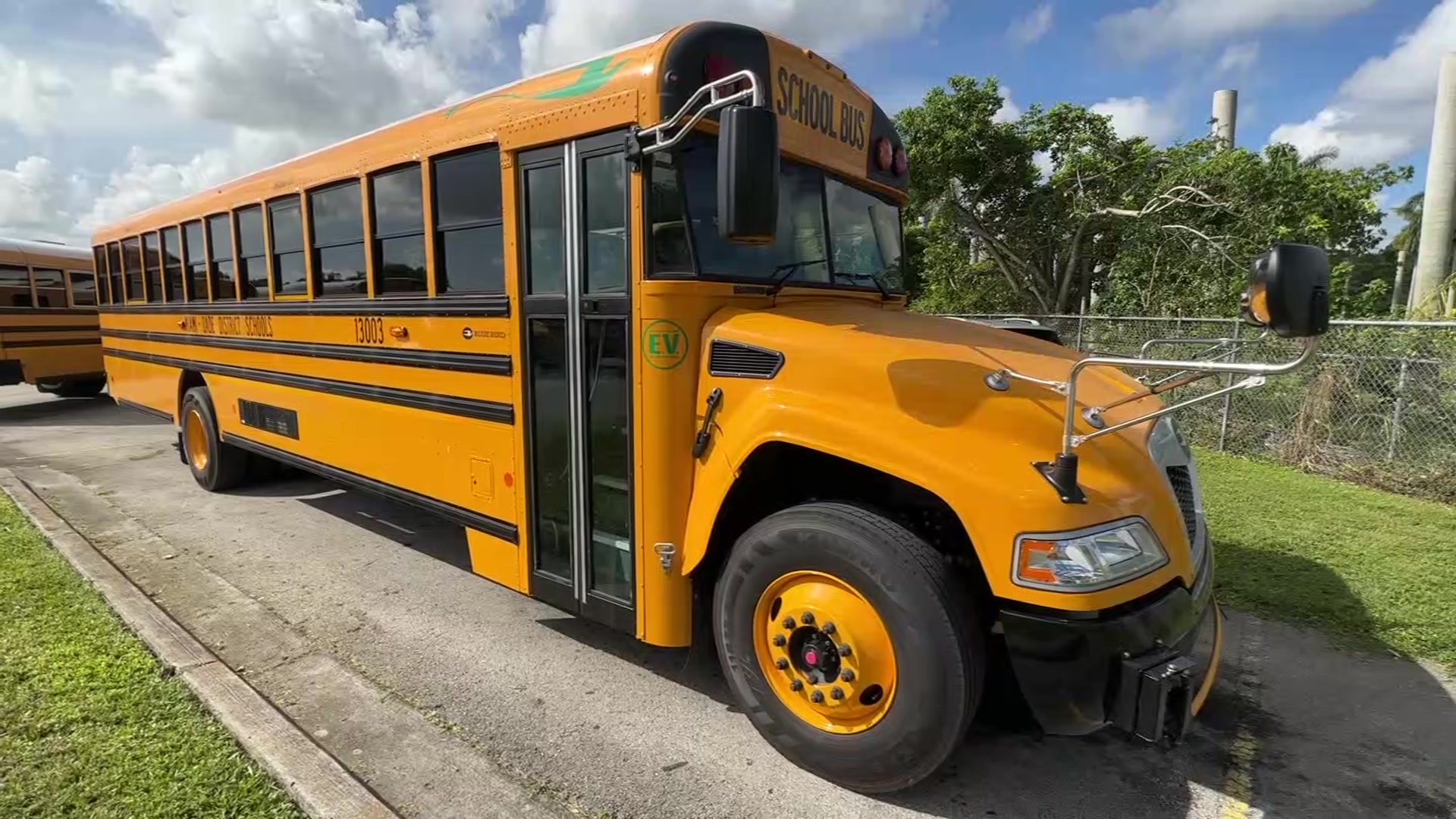 230815 NEW ELECTRIC SCHOOL BUS MDCPS – WSVN 7News | Miami News, Weather ...
