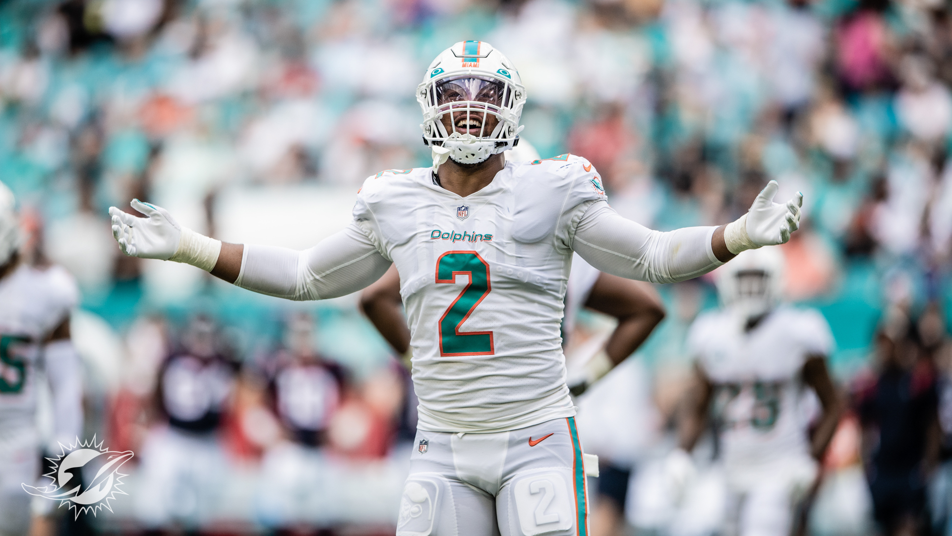 Dolphins coach Mike McDaniel laments decision to keep LB Bradley Chubb ...