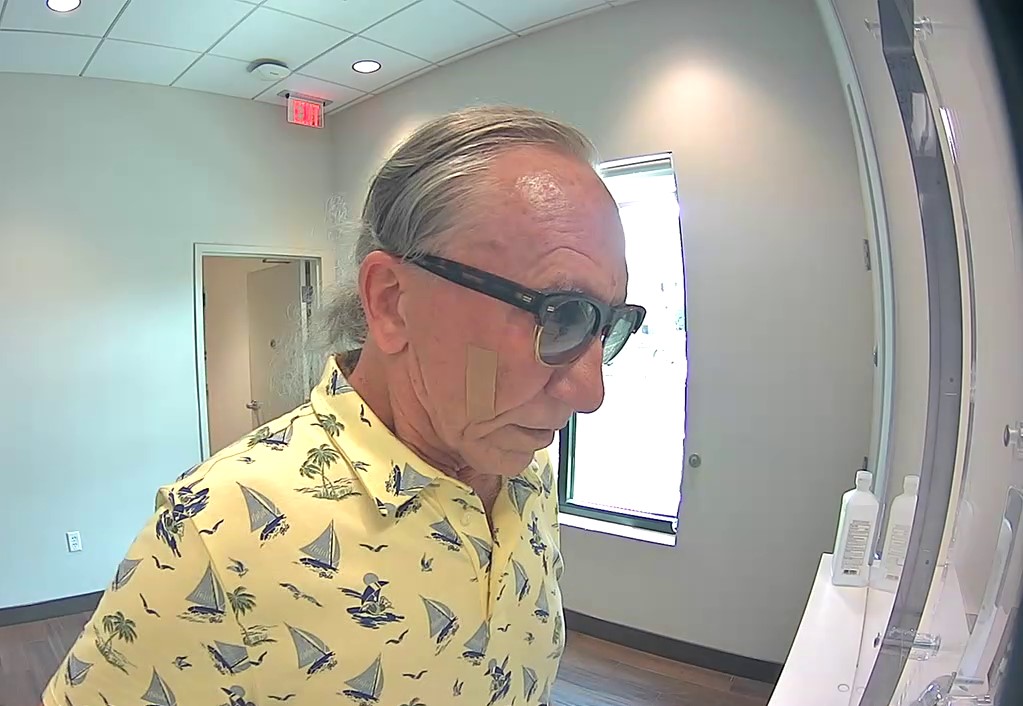 FBI searching for suspect in Hollywood bank robbery - WSVN 7News ...