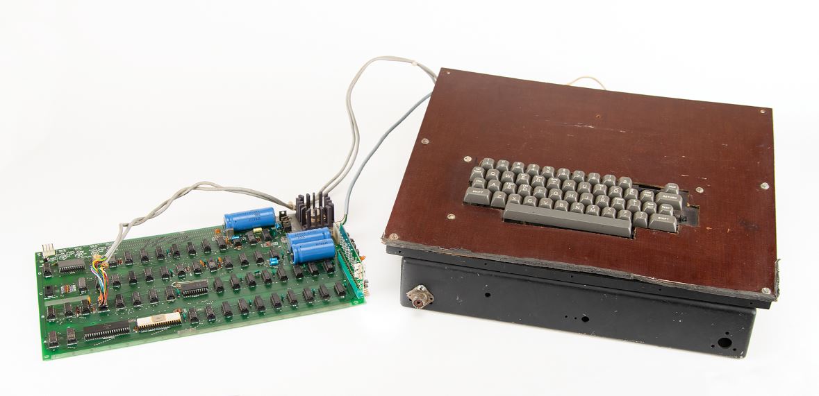 Vintage computer that helped launch the Apple empire is being sold at ...