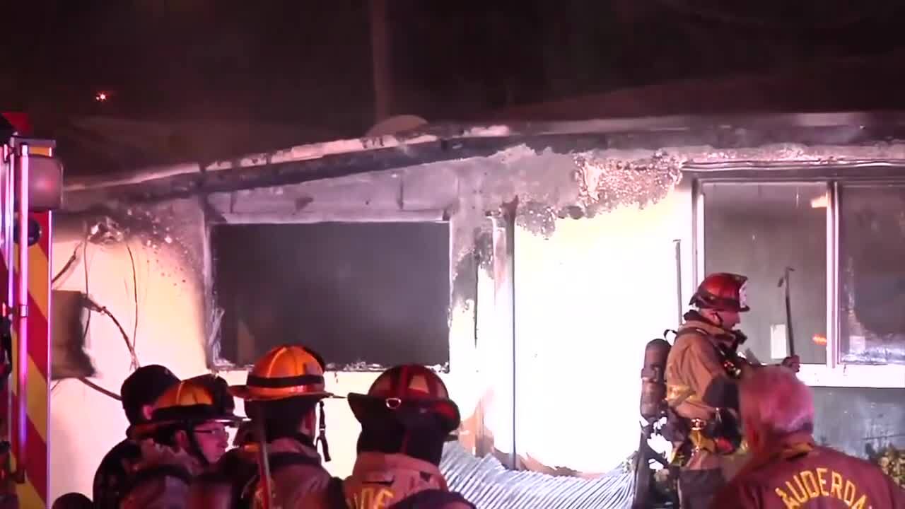 Massive fire at motel in Fort Lauderdale displaces 2 families - WSVN ...