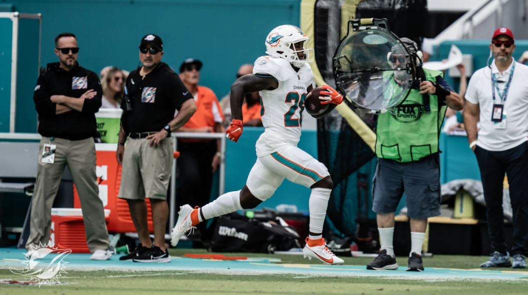 Dolphins place rookie RB De’Von Achane on IR with knee injury, expect ...