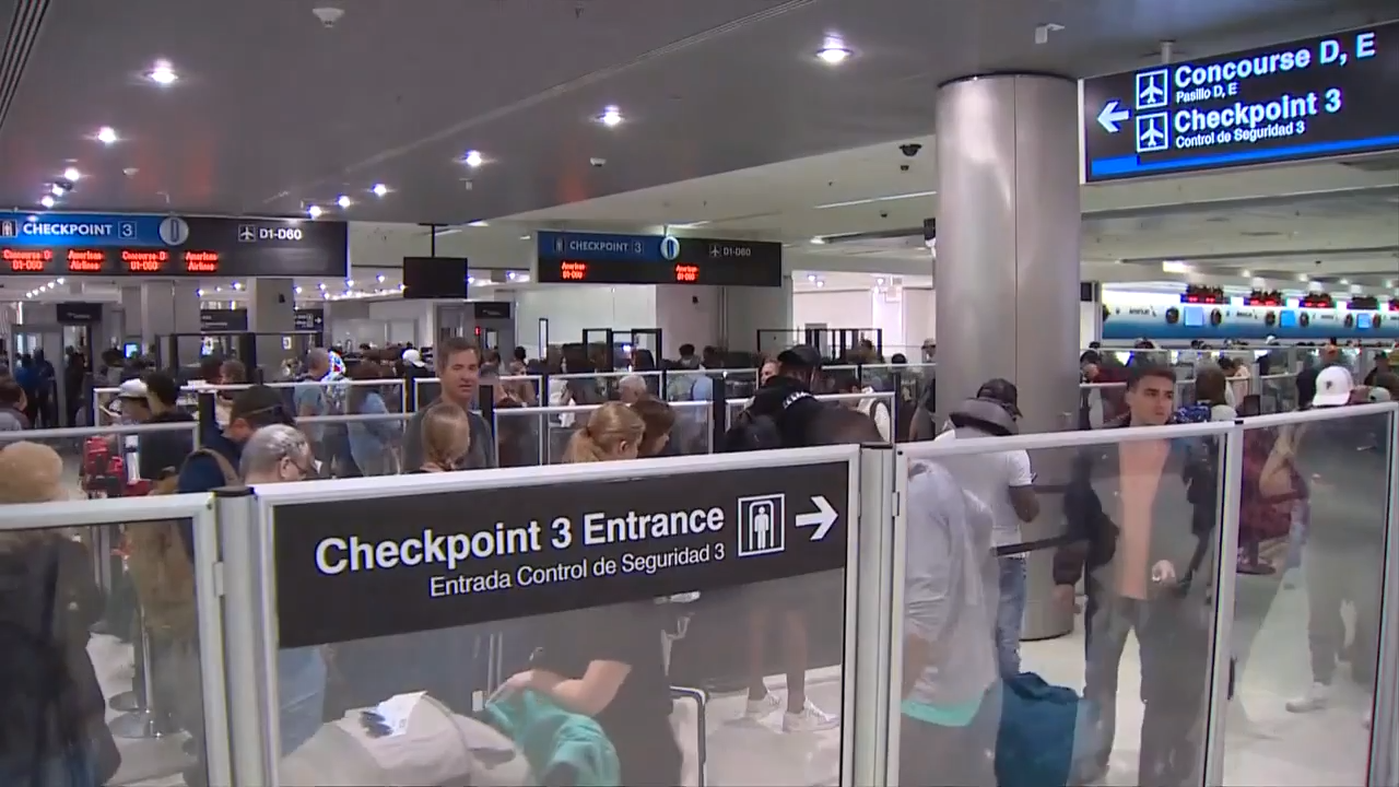 US airports on track for ‘busiest ever’ Thanksgiving season - WSVN ...