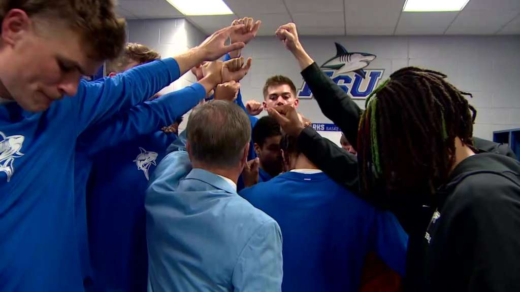 231130 Nova Mens Basketball huddle – WSVN 7News | Miami News, Weather ...