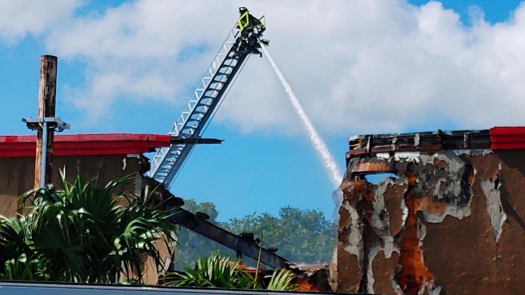Abandoned building in Florida City destroyed in fire - WSVN 7News ...