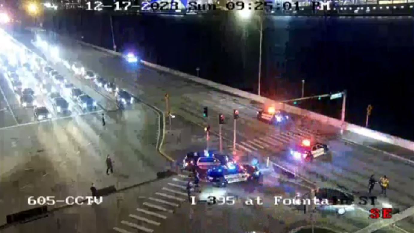Motorcyclist hospitalized after crash on EB MacArthur Causeway near ...