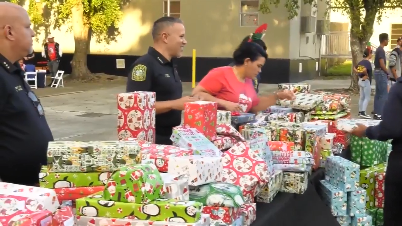 Miami-Dade Schools Police spread cheer with toy giveaway - WSVN 7News ...
