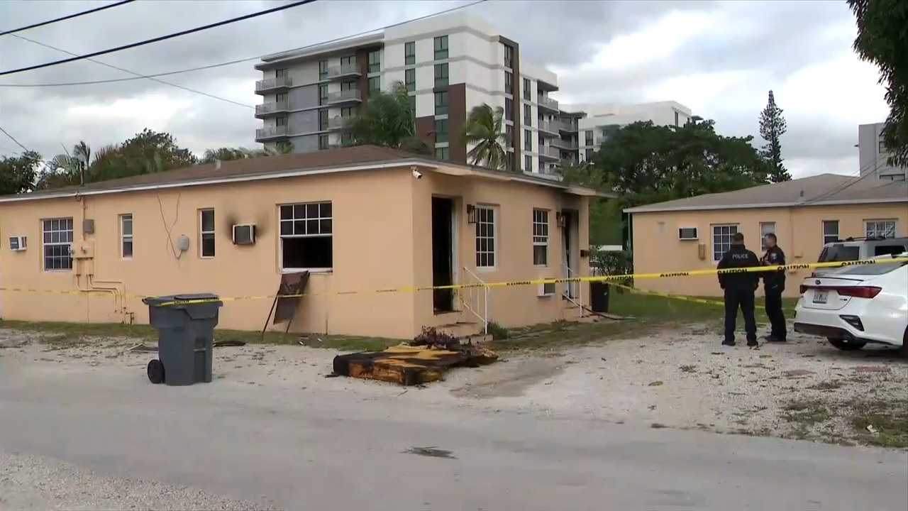 Hollywood duplex fire leaves 1 dead; cause under investigation - WSVN ...