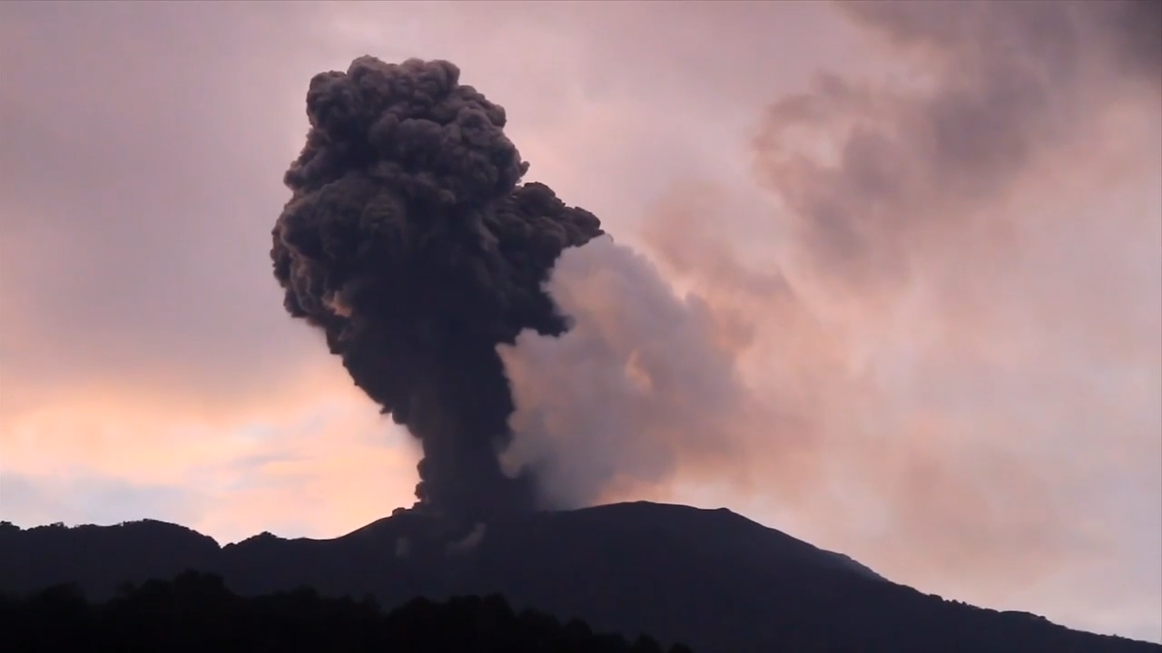 Indonesia evacuates about 6,500 people on the island of Flores after a ...