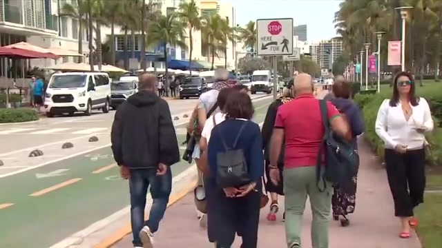 South Floridians bundle up as weekend temps dip to 50s; fire officials ...