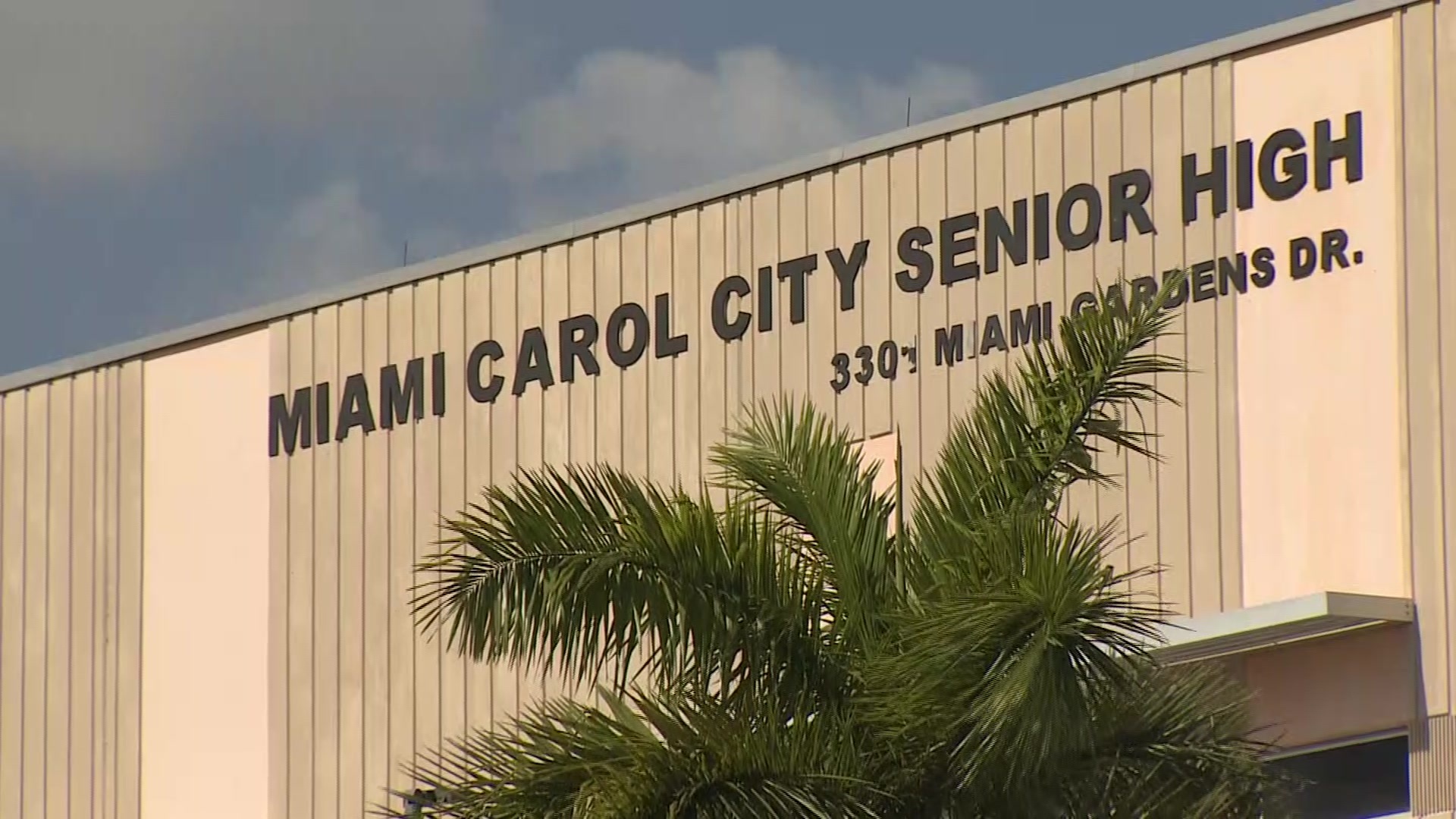 Student arrested after at least 1 knife found in purse at Miami Carol ...