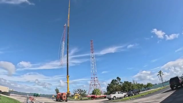 A tale of two towers: Crews remove decades-old radio towers from WSVN to make way for the future ...
