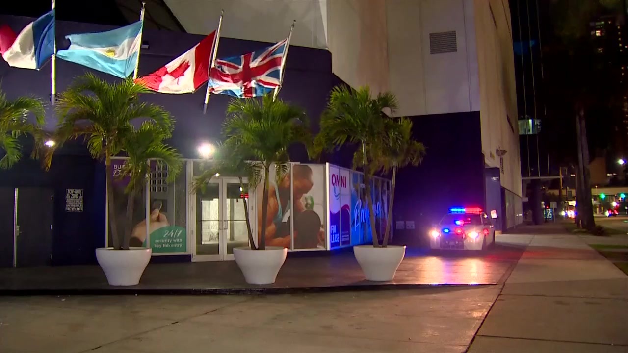 1 detained after 15-year-old shot at Hilton Miami Downtown; victim in ...