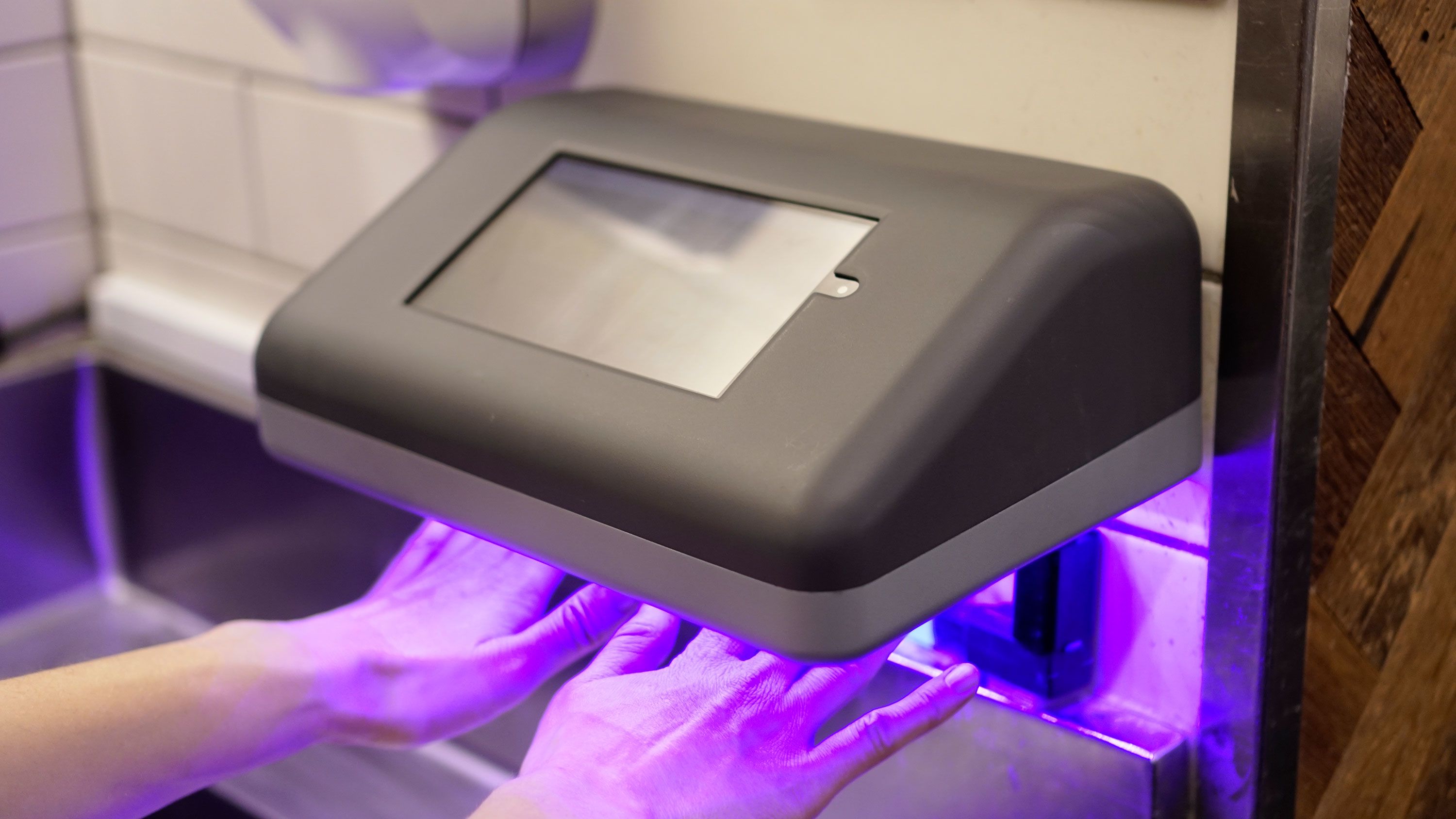 Did your chef wash their hands? Handwashing ‘lie detectors’ could find ...