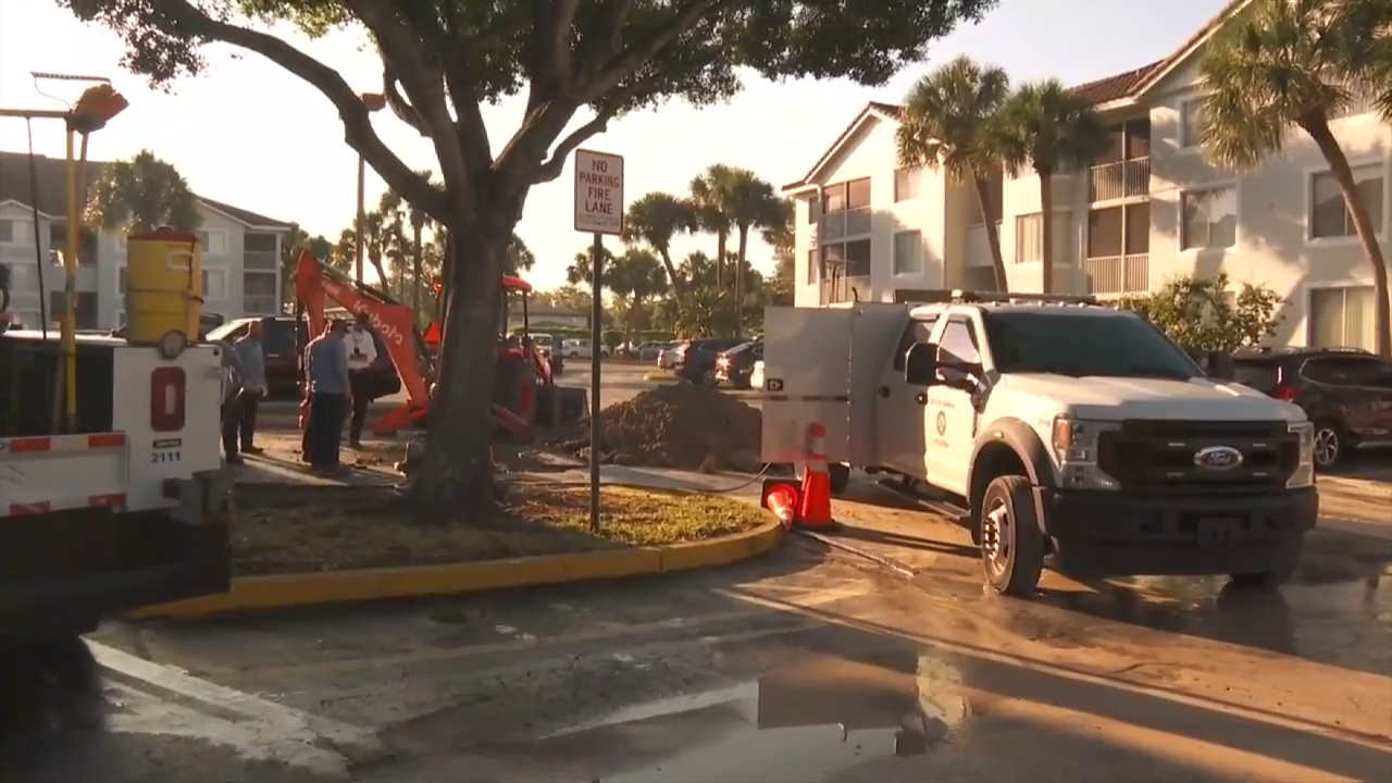 Crews work to fix water main break in Sunrise - WSVN 7News | Miami News ...